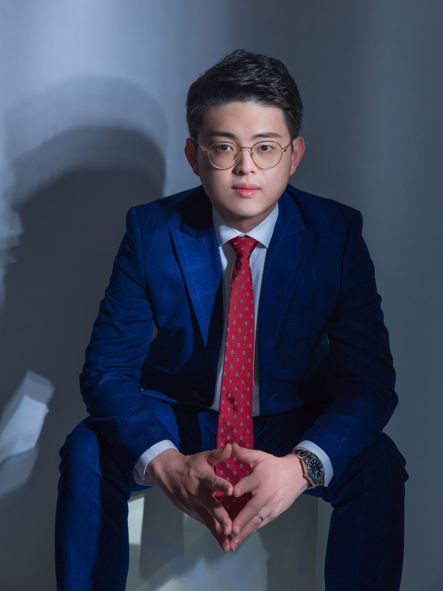 受害者的强力后盾 青年律师身披千斤袍守护正义 - TOP LEADER 领袖