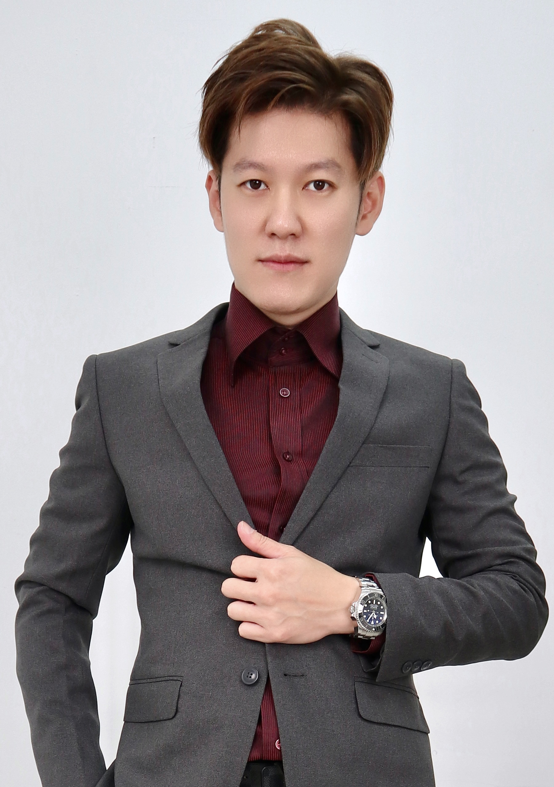 创业艰难百战多 彩虹总在⻛⾬后 - TOP LEADER 领袖